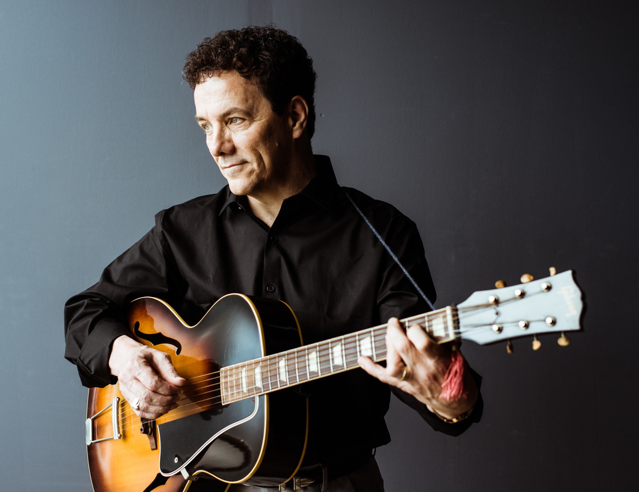 Watch Tim Menzies ‘Little Crowded Room’ Official Lyric Video – Singing ...