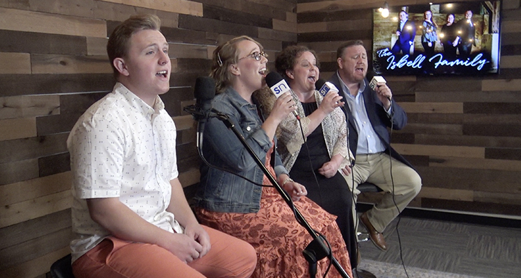 The Isbell Family | ‘Top Of The World’ (live) – Singing News Magazine