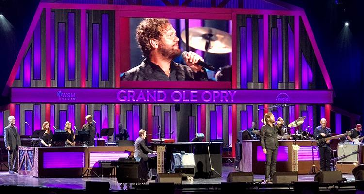 David Phelps Makes His Grand Ole Opry Debut – Singing News Magazine