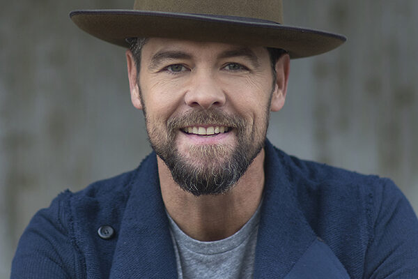 Jason Crabb’s “When I Turn to You” Lyric Video – Singing News Magazine